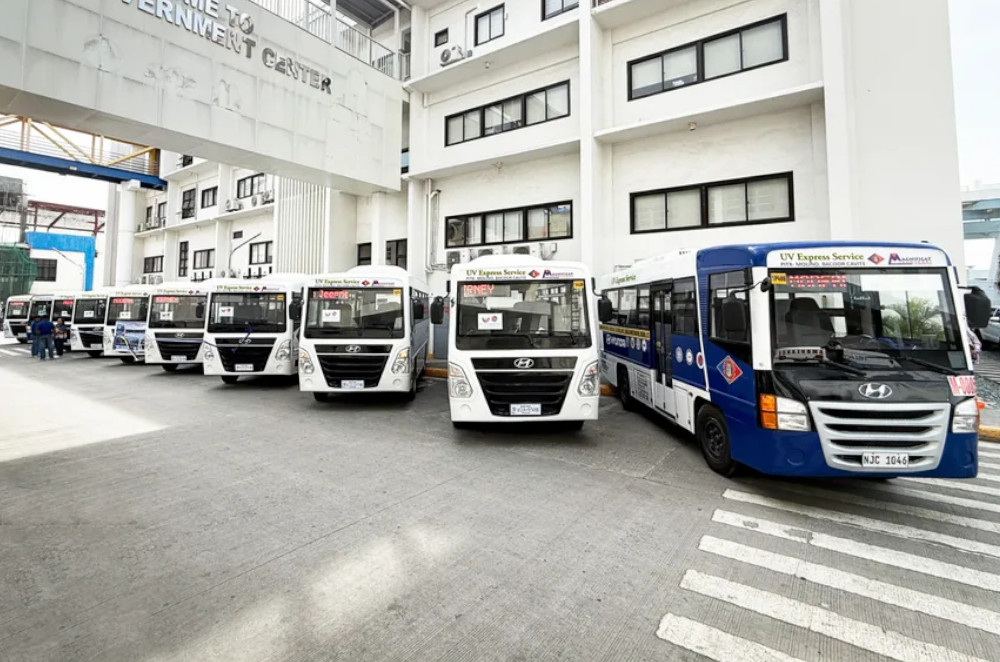 Hyundai Class 3 Modern PUVs now plying Molino 4-Bacoor-PITX route ...