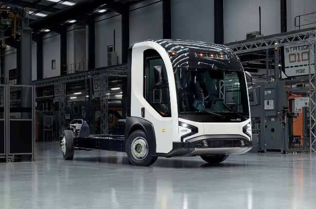 REE Automotive introduces the world's first electric truck with a fully ...